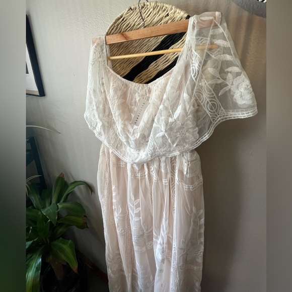 Baltic Born | Dresses | Nwt Baltic Born Leon Offshoulder Lace Dress ...